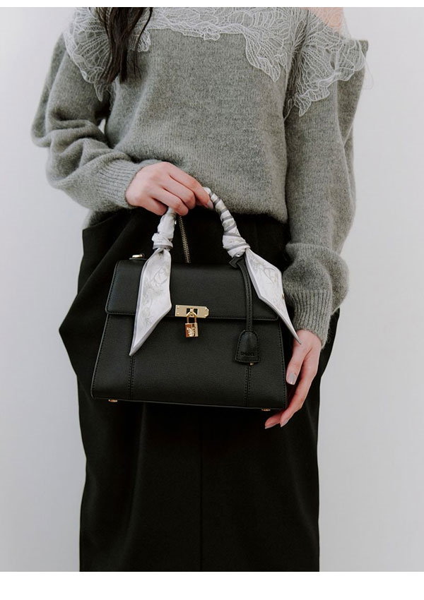 Qoo10] スナイデル ロールカバーパッドロックバッグ ハンドバ